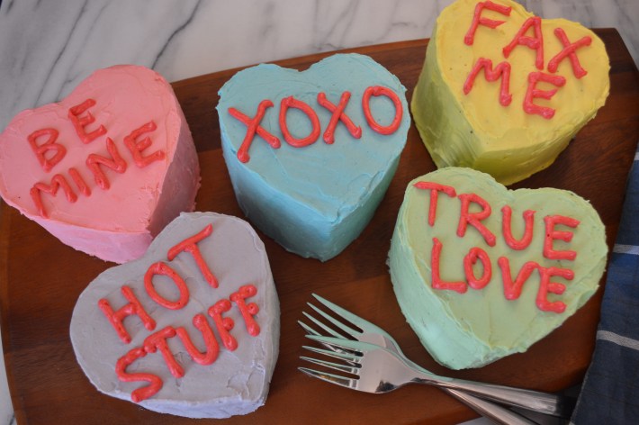 conversation heart mini cakes | Brooklyn Homemaker