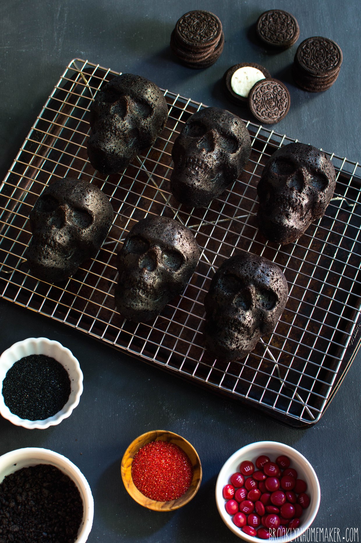 dark chocolate & oreo mini skull cakes | Brooklyn Homemaker
