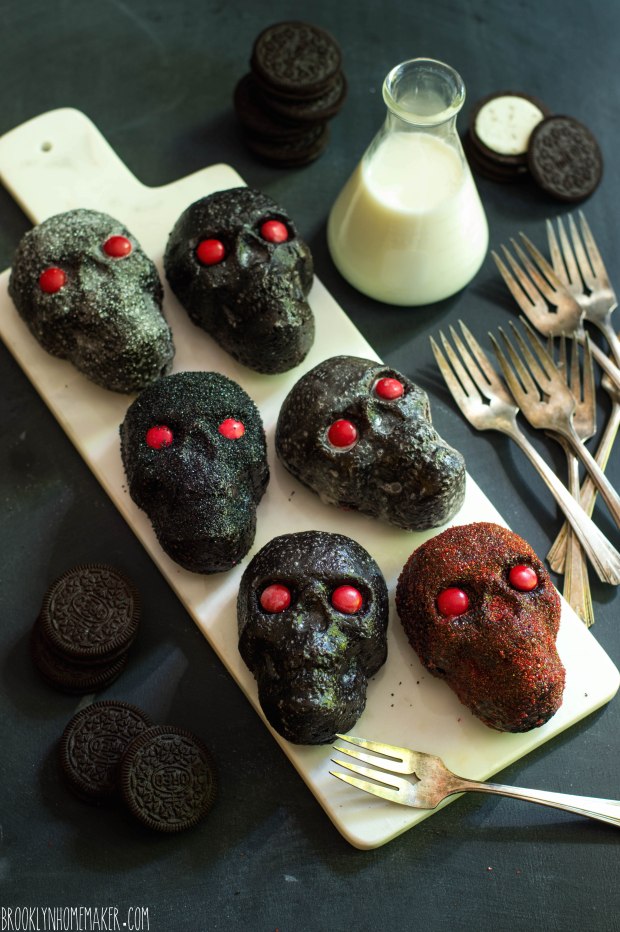 haunted skull cakelet pan | Brooklyn Homemaker